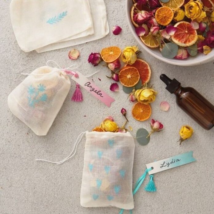 63 Best Wedding Gifts For Guests That Will Delight Them