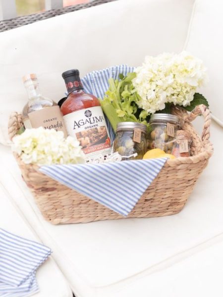 38 Unique DIY Wedding Gifts to Impress Any Newlyweds