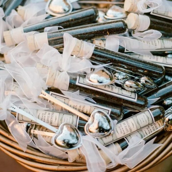 38 Charming Fall Wedding Favors For Your Loved Ones (2024)