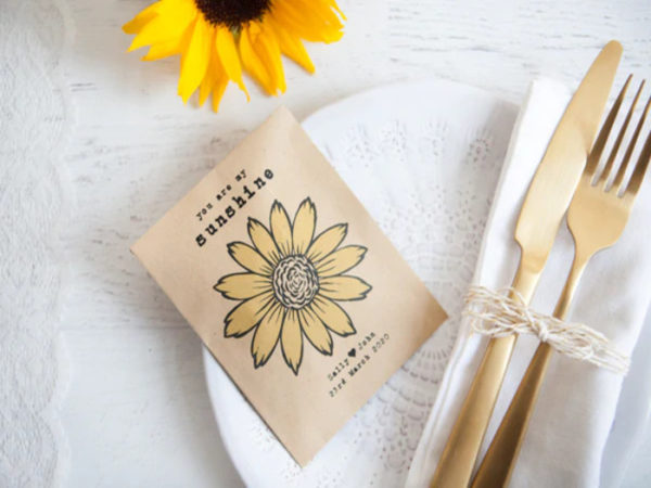 38 Charming Fall Wedding Favors For Your Loved Ones (2024)