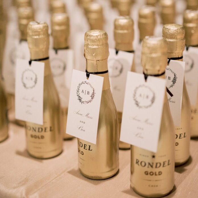 37 Best Winter Wedding Favors That Guests Can Take Home