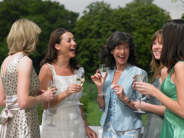 Wedding Guest Etiquette: 20 Dos and Don'ts You Need to Know