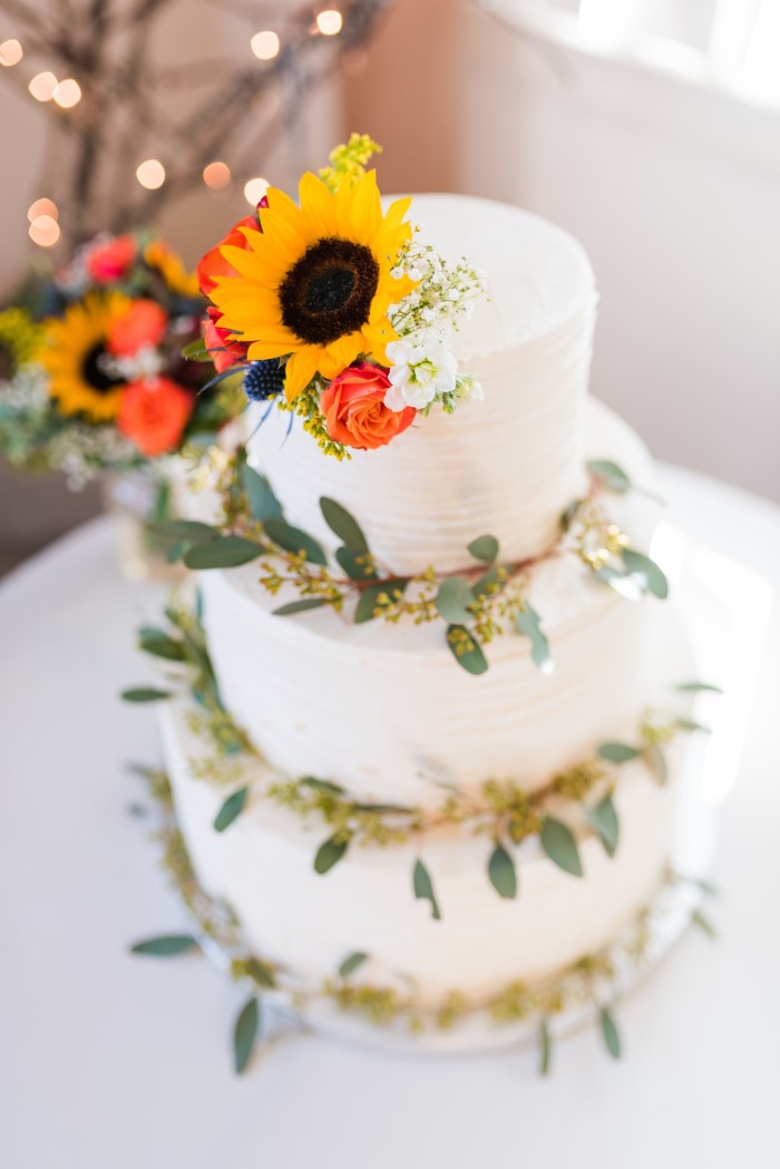 21 Trendy Sunflower Wedding Cake Ideas for a Cheerful Day